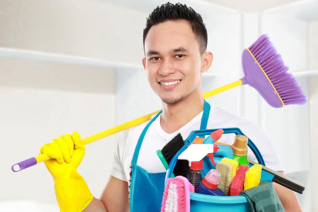 Conheça os benefícios trabalhistas no emprego doméstico e fique atento!